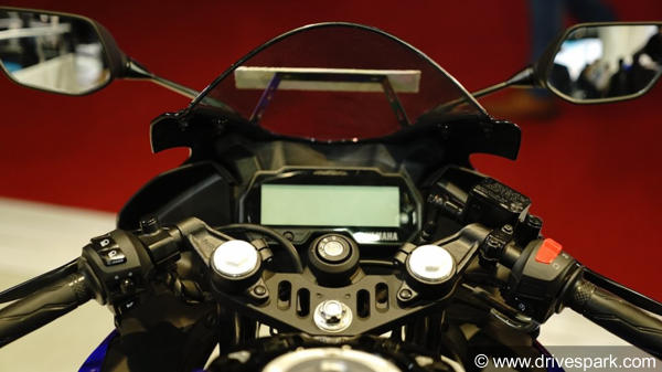 Aprilia RS 150 Vs Yamaha R15 V3 Comparison: Design, Price ...