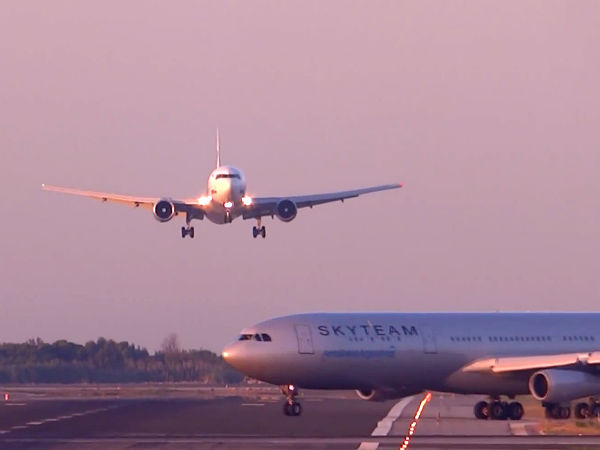What Direction Does An Aircraft Take Off Or Land In? The Effects On ...