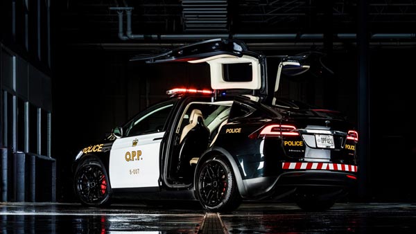 Swiss Police Gets Tesla Model X SUV; Replaces Old Diesel Police Cars ...