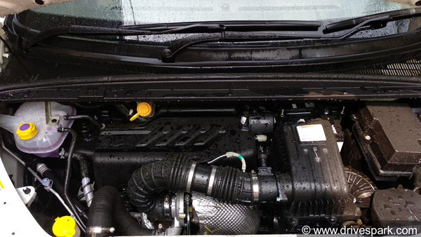 Mahindra Marazzo Road Test Review: Review & Test Drive Report ...