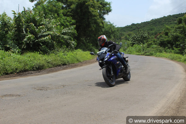Yamaha R15 V3.0 Road Test Review: Specifications, Price, Features ...