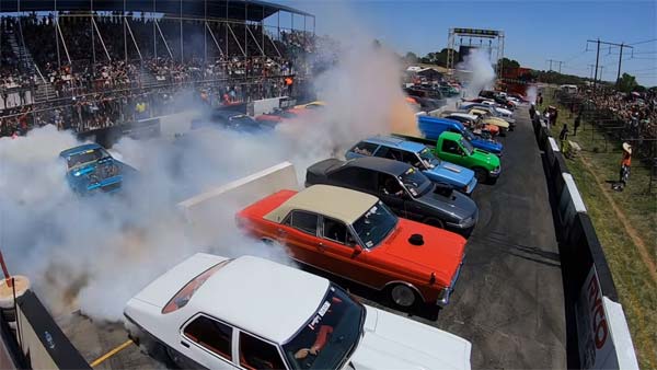 Burnout World Record: Australians Organise Biggest Burnout In The World ...