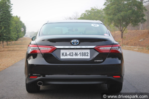 Review: 2019 Toyota Camry Hybrid First Drive — Performance, Specs, Key ...