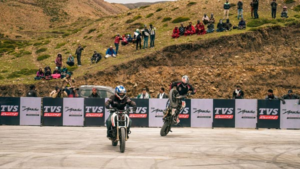 TVS Apache RTR 200 V Stunt Team Sets Record Enters Asia Book Of Records ...