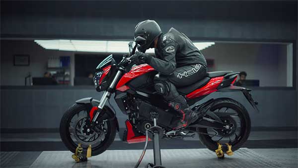 New Bajaj Dominar 400 Spied In Red Paint Scheme: Bajaj Expected To ...