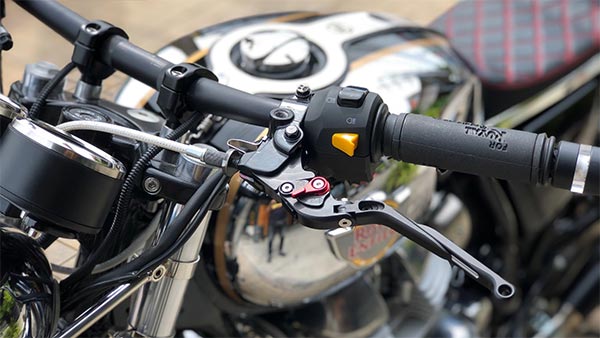 Royal Enfield Interceptor 650 Customized To Look Like A Norton Commando ...