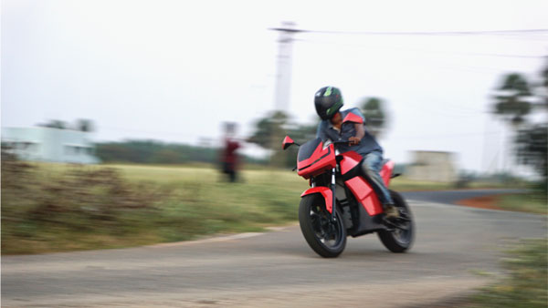 eMotion Surge Electric Motorcycle Spotted Testing In Coimbatore: Range ...