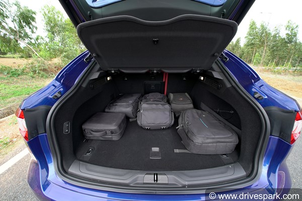 Maserati Levante Review: Levante 350 GranSport Design, Specs ...