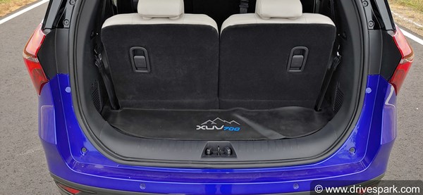 Mahindra XUV700 Review: Design, Specs, Performance, Interiors, Features & Other Details ...