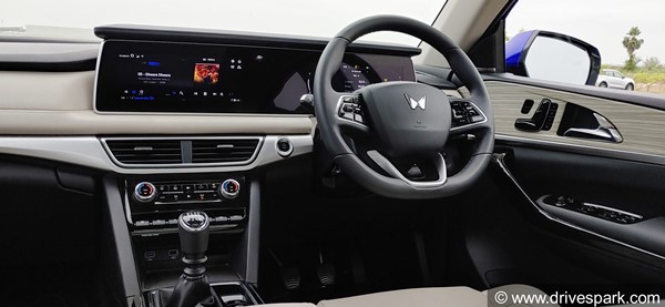Mahindra XUV700 Review: Design, Specs, Performance, Interiors, Features ...