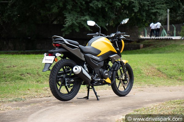 TVS Raider 125 Review: Riding Impressions, Engine Specs, Performance ...