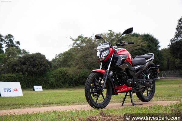 TVS Raider 125 Review: Riding Impressions, Engine Specs, Performance ...