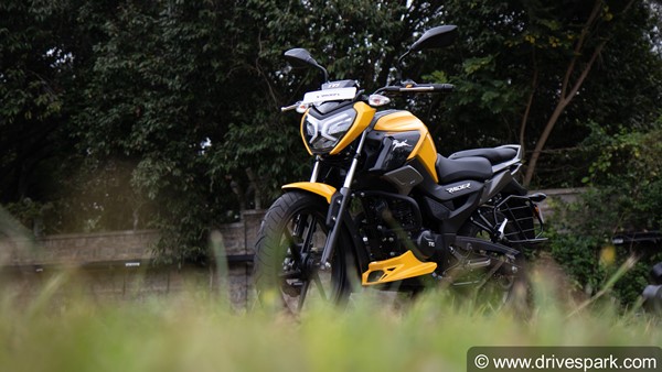 TVS Raider 125 Review: Riding Impressions, Engine Specs, Performance ...