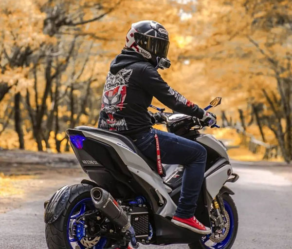 Yamaha Aerox 155 Tastefully Modified: Mod Kit Worth Rs 98,000 ...