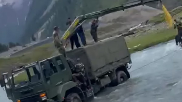 Indian Army Truck Rescues Gypsy Stuck In Sindh River: Tourists Lifted ...