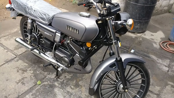 Yamaha Rx 100 Silver Colour