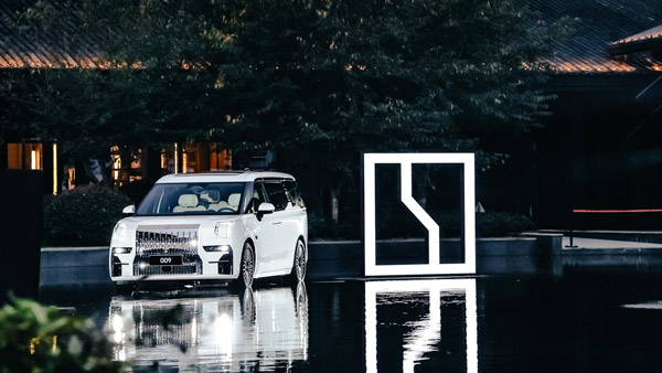 Zeekr 009 Electric Luxury MPV Revealed With 822km Range - Specs ...