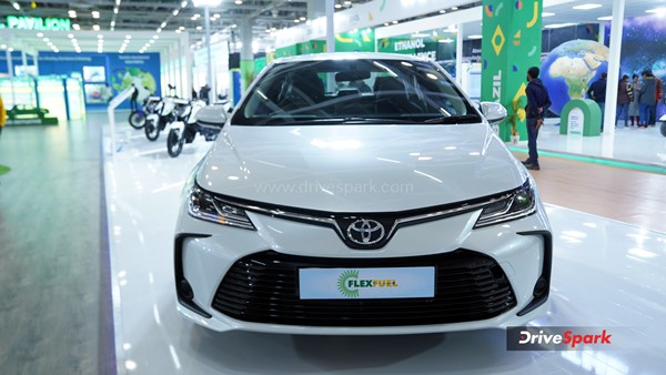 Auto Expo 2023: Toyota Corolla Altis Flex Fuel Showcased - Specs| Range ...