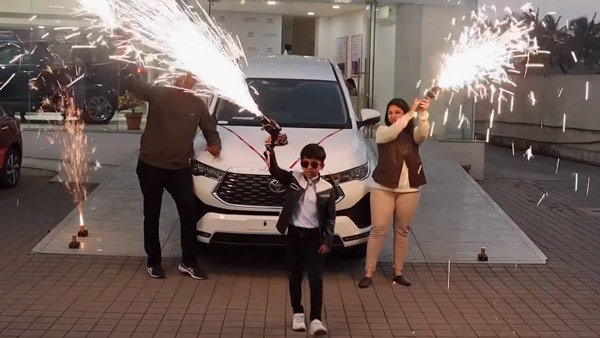 Toyota Innova Hycross Deliveries Commence – Hybrid Variant Demands 1 ...