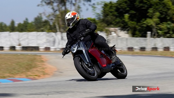 Ultraviolette F77 Recon First Ride Review - Riding Impressions| Specs ...