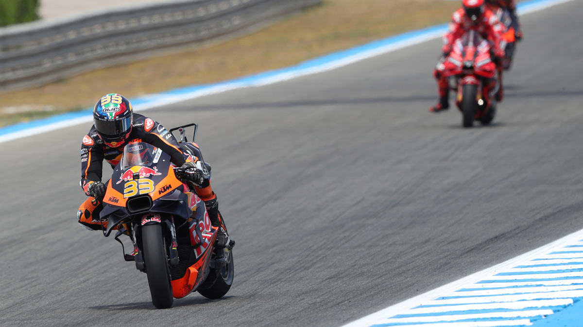 What Is Trail Braking? Is It Faster? - DriveSpark