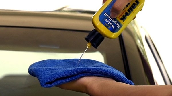 How To Defog Car’s Windshield – 5 Simple Tips - DriveSpark News