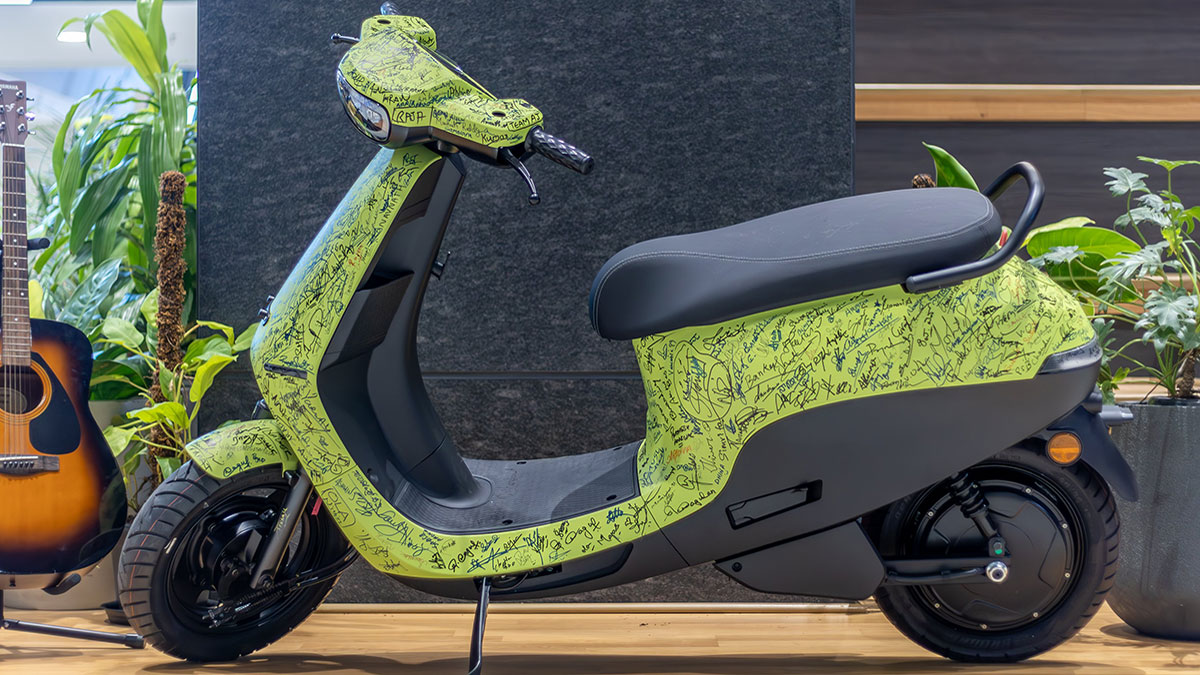 Ola S1 Air Arrives At Showroom – Neon Colour Looks Dashing - DriveSpark ...