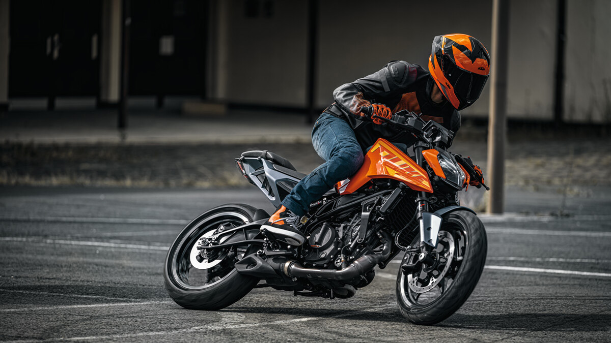 Top 5 Things About The New 2024 KTM 250 Duke Motorcycle - DriveSpark News