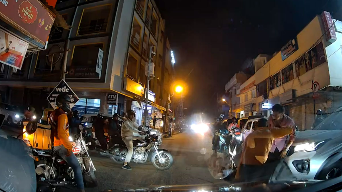Viral Video: A Swiggy Delivery Guy's Reckless Driving Sparks Physical ...