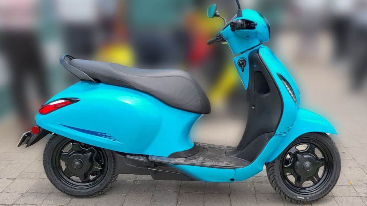 Bajaj Auto Introduces Affordable Chetak Electric Scooter Variant ...
