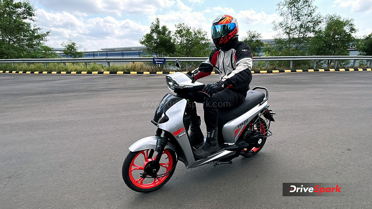 BGauss RUV350 Review (First Ride) - Specs| Range| Features| Images ...