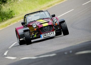 Caterham Wallpapers [HD] • Download Caterham Cars Wallpapers - DriveSpark